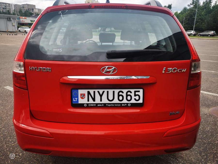 Red Hyundai i30 2010 in Vilnius, with an engine capacity of 1.58 L and mileage of 264 thousand km for 2650 €, photo 6 on AUTOMOTO.COM.LV