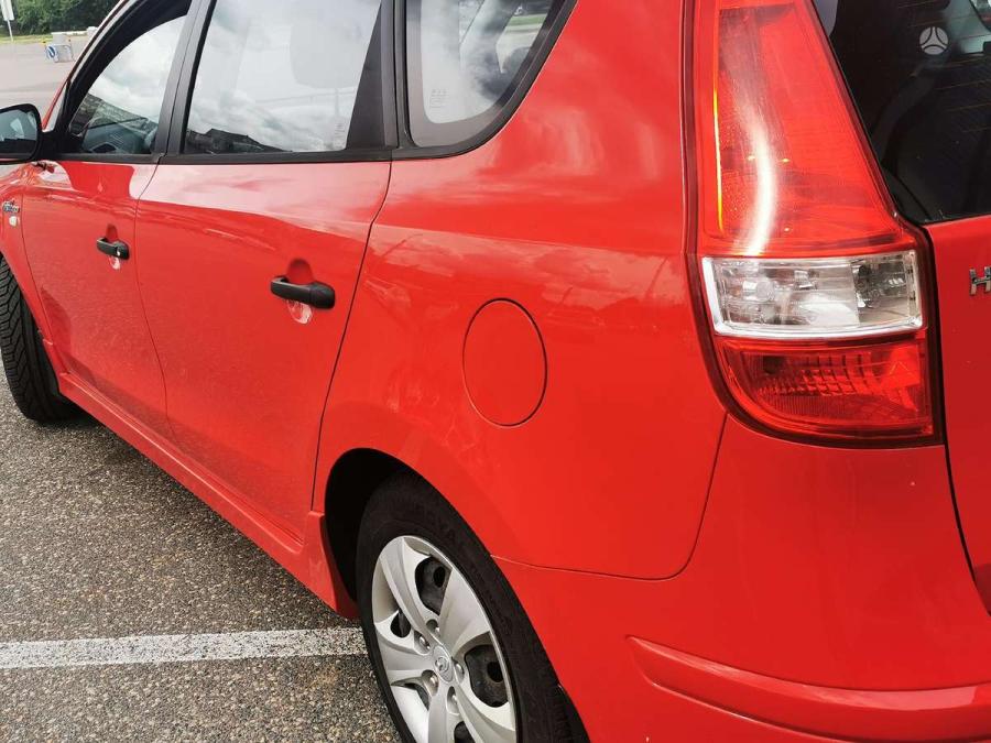 Red Hyundai i30 2010 in Vilnius, with an engine capacity of 1.58 L and mileage of 264 thousand km for 2650 €, photo 9 on AUTOMOTO.COM.LV