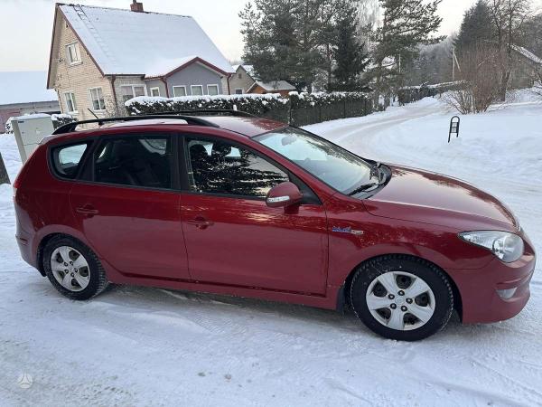 Sarkans Hyundai i30 2011 Raseiniai, ar dzinēja tilpumu 1.58 L un nobraukumu 214 tūkst. km par 2500 €, foto 5 vietnē AUTOMOTO.COM.LV