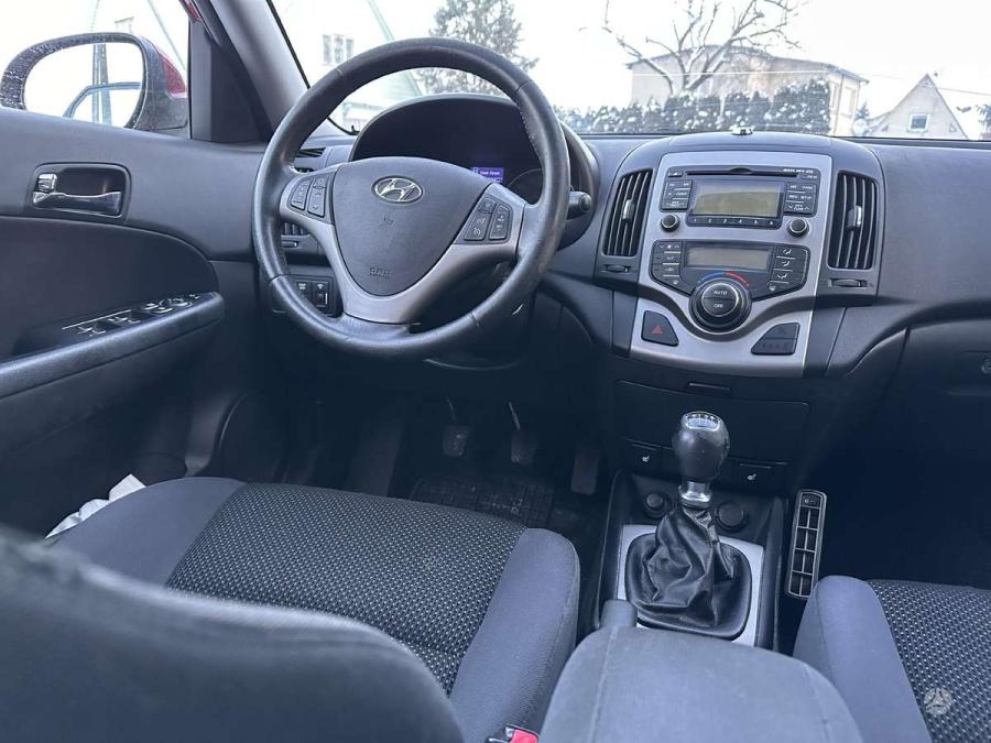 Sarkans Hyundai i30 2011 Raseiniai, ar dzinēja tilpumu 1.58 L un nobraukumu 214 tūkst. km par 2500 €, foto 11 vietnē AUTOMOTO.COM.LV