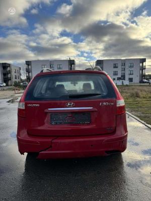 Red Hyundai i30 2012 in Siauliai, with an engine capacity of 1.60 L and mileage of 250 thousand km for 500 €, photo 5 on AUTOMOTO.COM.LV