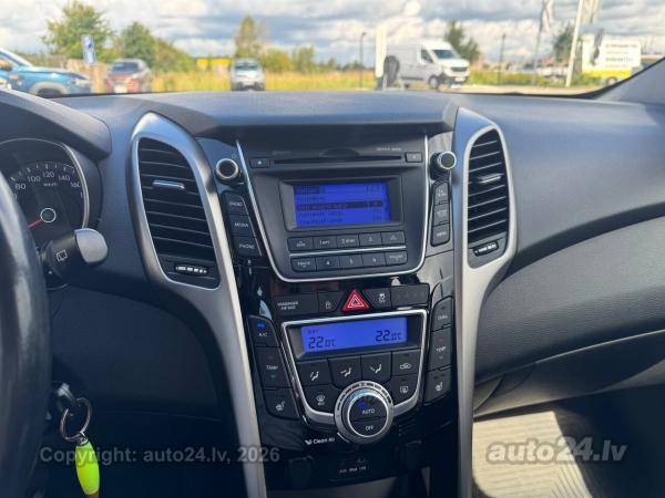 Red Hyundai i30 2014 in Narva, with an engine capacity of 1.60 L and mileage of 124 thousand km for 6290 €, photo 10 on AUTOMOTO.COM.LV