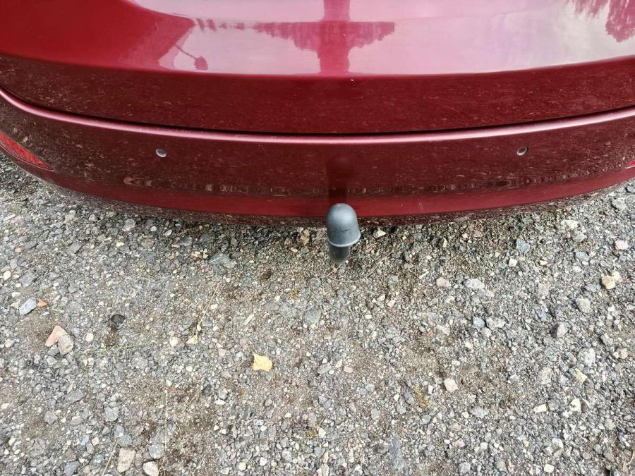 Red Hyundai i30 2016 in Siauliai, with an engine capacity of 1.58 L and mileage of 179 thousand km for 5150 €, photo 3 on AUTOMOTO.COM.LV