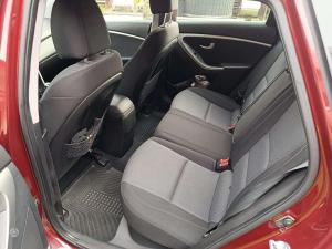 Red Hyundai i30 2016 in Siauliai, with an engine capacity of 1.58 L and mileage of 179 thousand km for 5150 €, photo 5 on AUTOMOTO.COM.LV