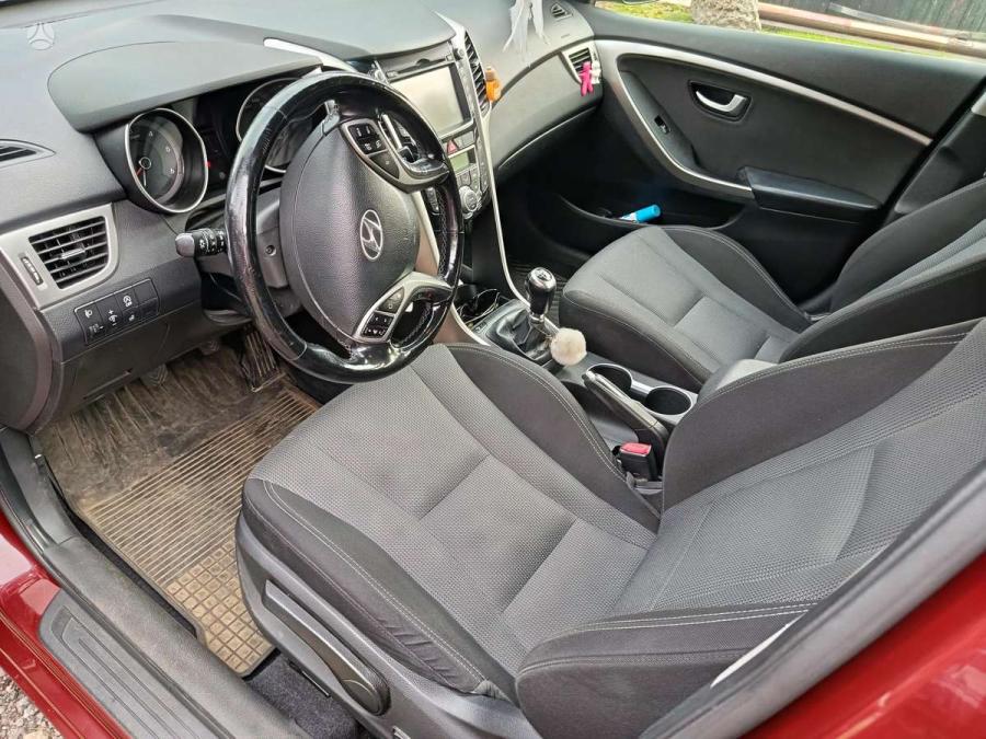 Red Hyundai i30 2016 in Siauliai, with an engine capacity of 1.58 L and mileage of 179 thousand km for 5150 €, photo 6 on AUTOMOTO.COM.LV