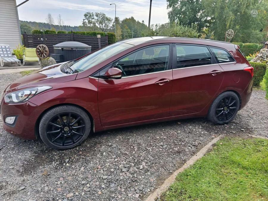 Red Hyundai i30 2016 in Siauliai, with an engine capacity of 1.58 L and mileage of 179 thousand km for 5150 €, photo 7 on AUTOMOTO.COM.LV