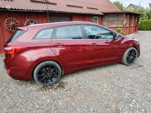 Red Hyundai i30 2016 in Siauliai, with an engine capacity of 1.58 L and mileage of 179 thousand km for 5150 €, photo 9 on AUTOMOTO.COM.LV