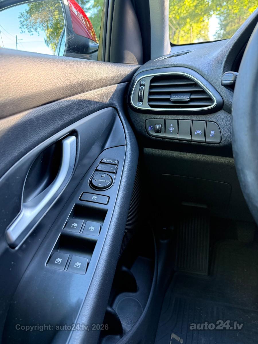 Sarkans Hyundai i30 2018 Tallina, ar dzinēja tilpumu 1.60 L un nobraukumu 220 tūkst. km par 6490 €, foto 9 vietnē AUTOMOTO.COM.LV