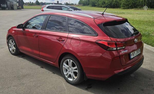 Red Hyundai i30 2019 in Kretinga, with an engine capacity of 1.00 L and mileage of 209 thousand km for 7100 €, photo 3 on AUTOMOTO.COM.LV