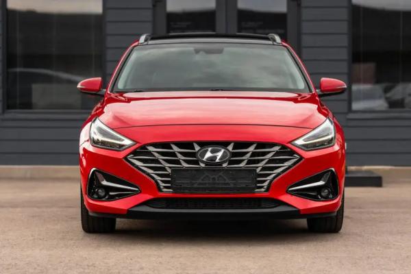 Sarkans Hyundai i30 2021 Jelgava, ar dzinēja tilpumu 1.50 L un nobraukumu 140 tūkst. km par 13450 €, foto 5 vietnē AUTOMOTO.COM.LV