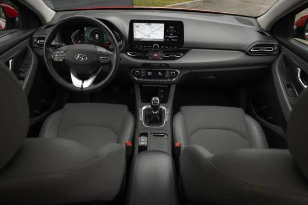 Sarkans Hyundai i30 2021 Jelgava, ar dzinēja tilpumu 1.50 L un nobraukumu 140 tūkst. km par 13450 €, foto 8 vietnē AUTOMOTO.COM.LV