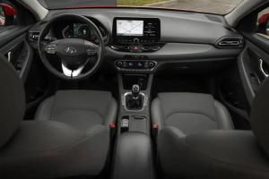 Red Hyundai i30 2021 in Jelgava, with an engine capacity of 1.50 L and mileage of 140 thousand km for 13450 €, photo 9 on AUTOMOTO.COM.LV