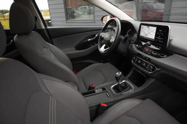 Sarkans Hyundai i30 2021 Jelgava, ar dzinēja tilpumu 1.50 L un nobraukumu 140 tūkst. km par 13450 €, foto 10 vietnē AUTOMOTO.COM.LV