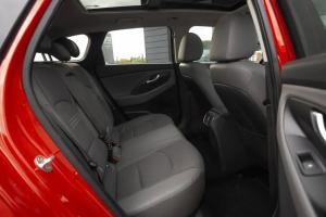 Red Hyundai i30 2021 in Jelgava, with an engine capacity of 1.50 L and mileage of 140 thousand km for 13450 €, photo 13 on AUTOMOTO.COM.LV