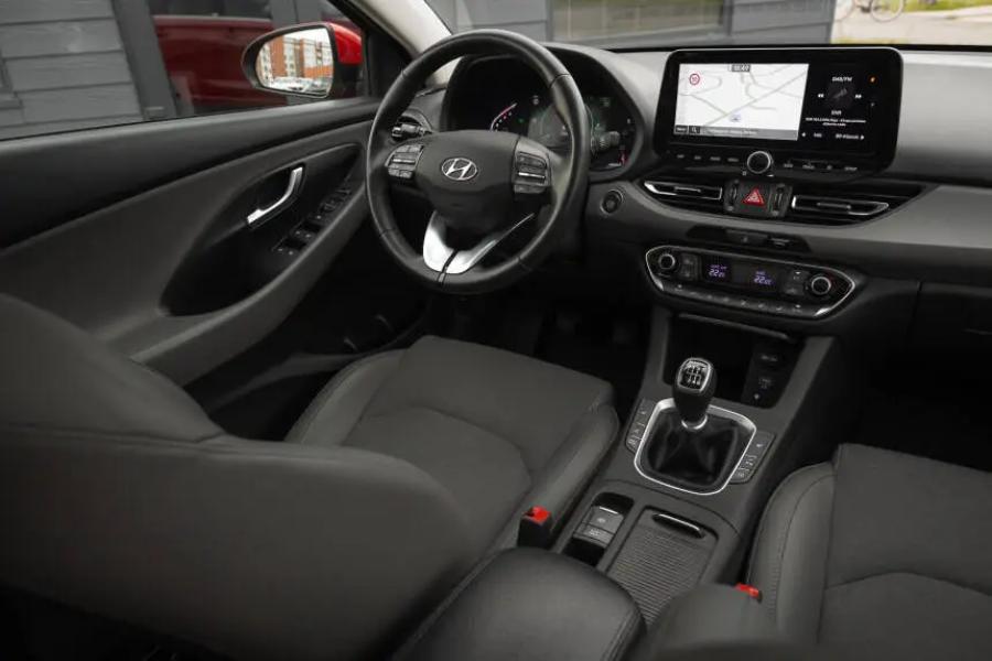 Red Hyundai i30 2021 in Jelgava, with an engine capacity of 1.50 L and mileage of 140 thousand km for 13450 €, photo 15 on AUTOMOTO.COM.LV
