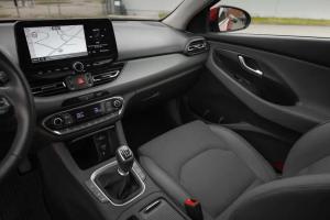 Red Hyundai i30 2021 in Jelgava, with an engine capacity of 1.50 L and mileage of 140 thousand km for 13450 €, photo 16 on AUTOMOTO.COM.LV