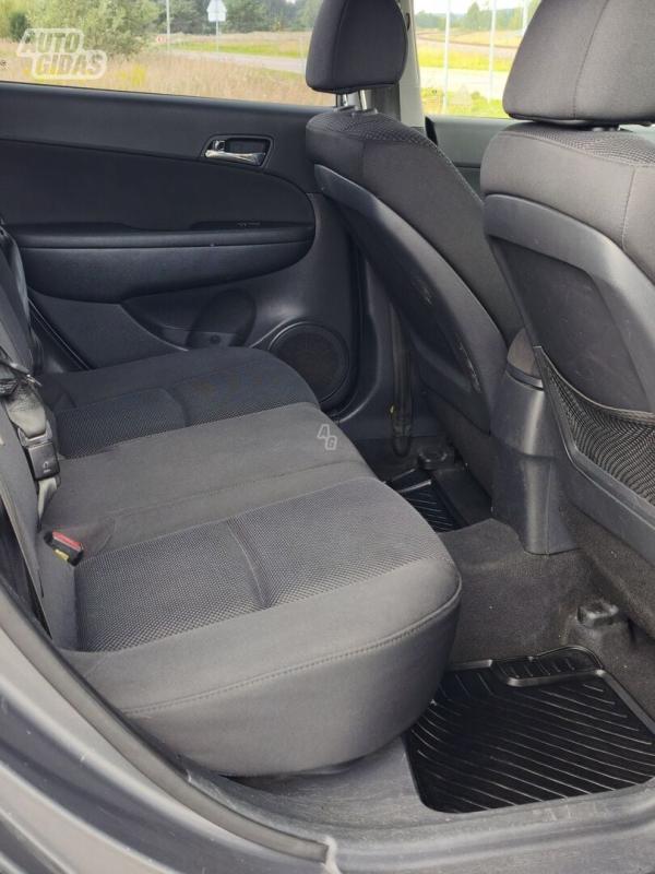 Hyundai i30 2009 in Vilnius, with an engine capacity of 1.60 L and mileage of 268 thousand km for 2500 €, photo 6 on AUTOMOTO.COM.LV