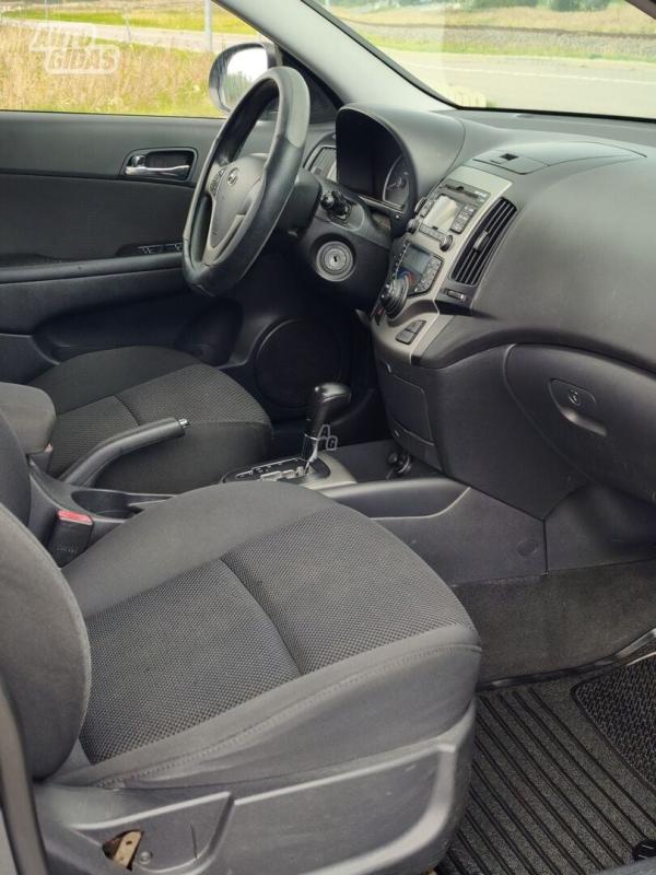 Hyundai i30 2009 in Vilnius, with an engine capacity of 1.60 L and mileage of 268 thousand km for 2500 €, photo 7 on AUTOMOTO.COM.LV