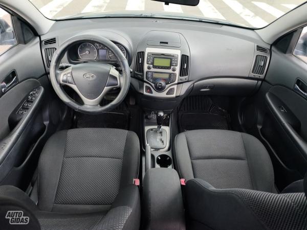 Hyundai i30 2009 in Vilnius, with an engine capacity of 1.60 L and mileage of 268 thousand km for 2500 €, photo 8 on AUTOMOTO.COM.LV