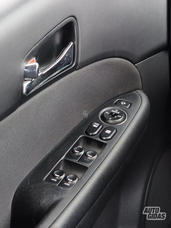 Hyundai i30 2009 in Vilnius, with an engine capacity of 1.60 L and mileage of 268 thousand km for 2500 €, photo 9 on AUTOMOTO.COM.LV