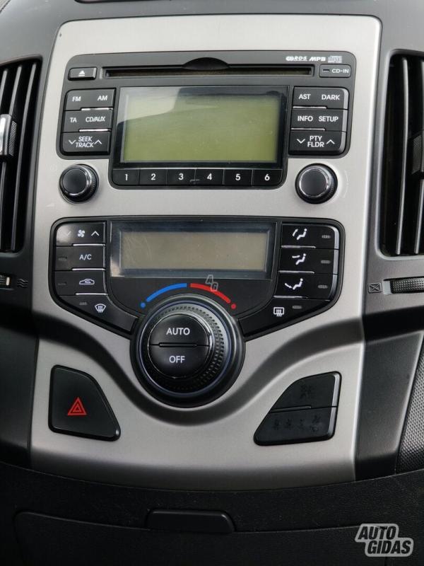 Hyundai i30 2009 in Vilnius, with an engine capacity of 1.60 L and mileage of 268 thousand km for 2500 €, photo 11 on AUTOMOTO.COM.LV