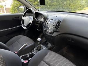 Hyundai i30 2009 in Kaunas, with an engine capacity of 1.60 L and mileage of 300 thousand km for 1099 €, photo 6 on AUTOMOTO.COM.LV