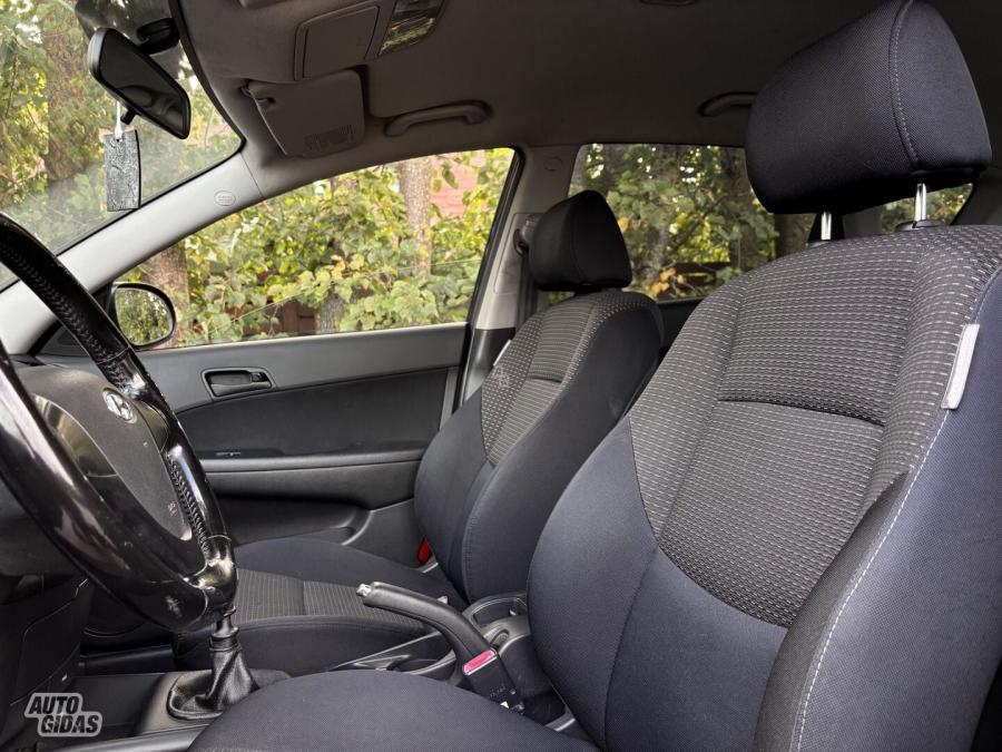 Hyundai i30 2009 in Kaunas, with an engine capacity of 1.60 L and mileage of 300 thousand km for 1099 €, photo 7 on AUTOMOTO.COM.LV