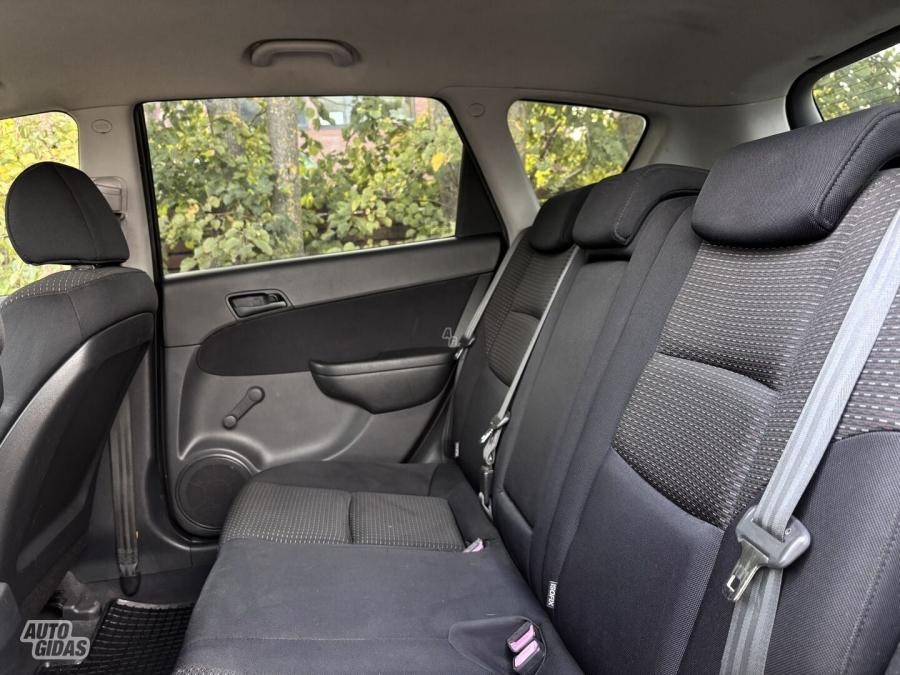 Hyundai i30 2009 in Kaunas, with an engine capacity of 1.60 L and mileage of 300 thousand km for 1099 €, photo 8 on AUTOMOTO.COM.LV