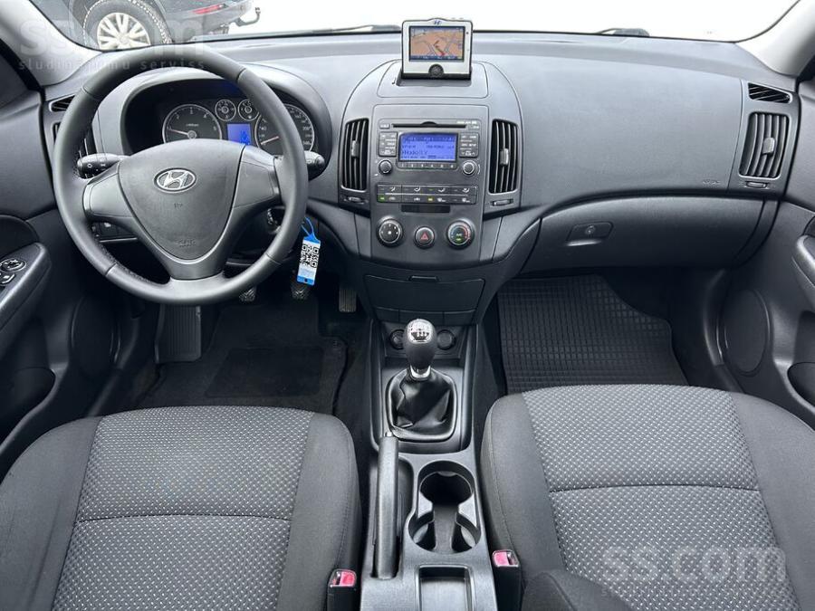 Hyundai i30 2010 in Limbazi, with an engine capacity of 1.60 L and mileage of 110 thousand km for 3550 €, photo 9 on AUTOMOTO.COM.LV