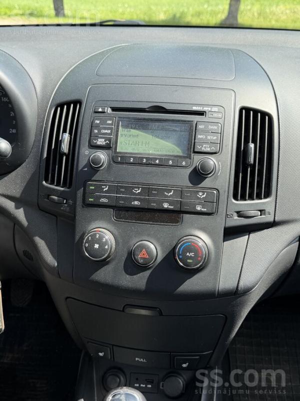 Hyundai i30 2010 in Aizkraukle, with an engine capacity of 1.60 L and mileage of 390 thousand km for 2150 €, photo 9 on AUTOMOTO.COM.LV