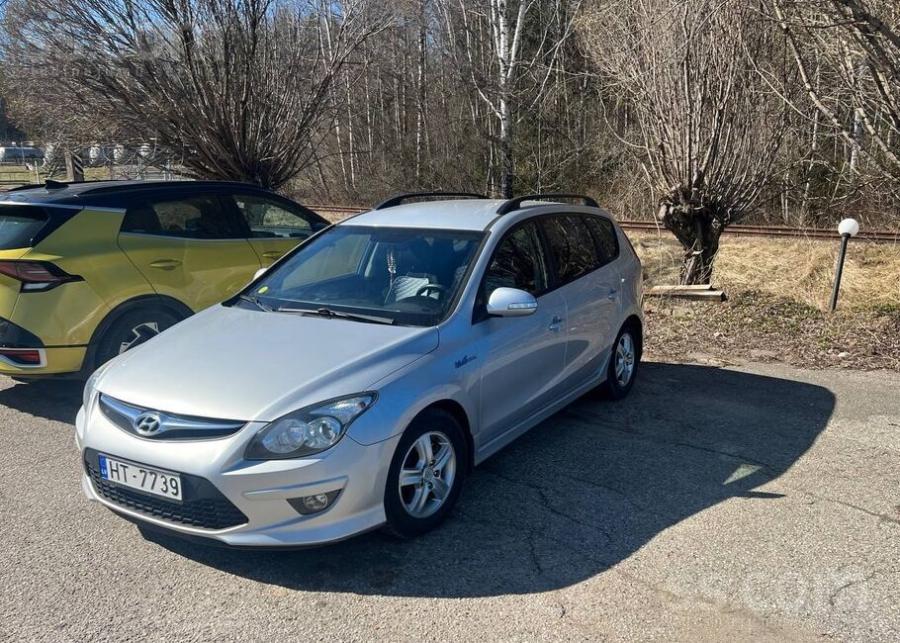 Hyundai i30 2011 in Riga, with an engine capacity of 1.60 L and mileage of 254 thousand km for 1990 €, photo 3 on AUTOMOTO.COM.LV