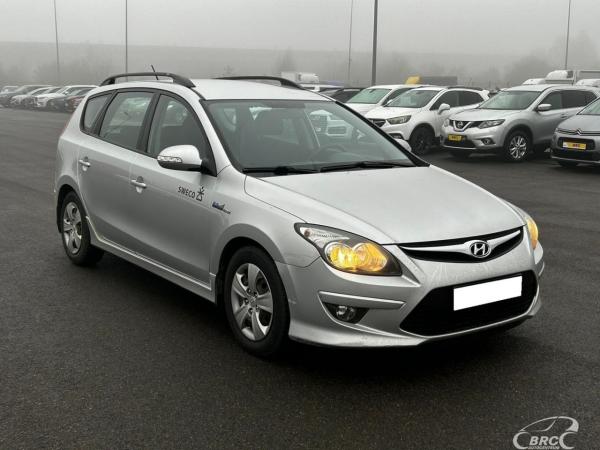 Hyundai i30 2012 in Vilnius, with an engine capacity of 1.58 L and mileage of 376 thousand km for 2290 €, photo 3 on AUTOMOTO.COM.LV