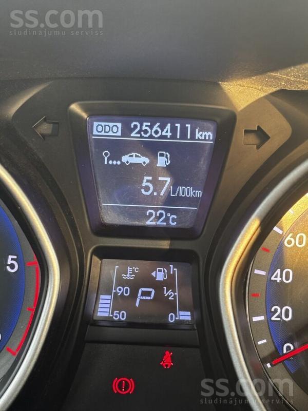 Hyundai i30 2012 in Riga, with an engine capacity of 1.60 L and mileage of 255 thousand km for 4900 €, photo 9 on AUTOMOTO.COM.LV