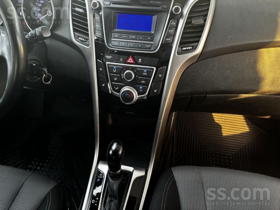 Hyundai i30 2012 in Riga, with an engine capacity of 1.60 L and mileage of 255 thousand km for 4900 €, photo 13 on AUTOMOTO.COM.LV