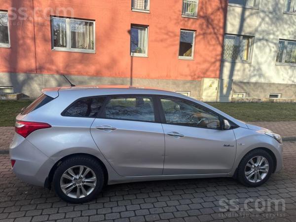 Hyundai i30 2012 in Riga, with an engine capacity of 1.40 L and mileage of 306 thousand km for 3200 €, photo 3 on AUTOMOTO.COM.LV