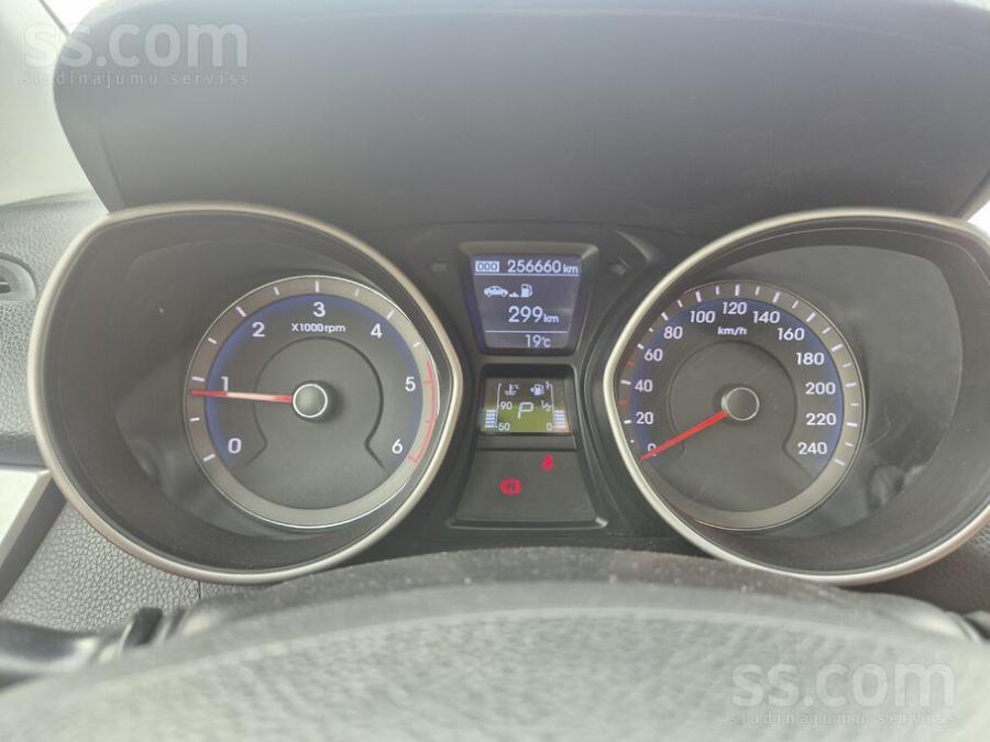 Hyundai i30 2012 in Riga, with an engine capacity of 1.60 L and mileage of 257 thousand km for 4100 €, photo 6 on AUTOMOTO.COM.LV