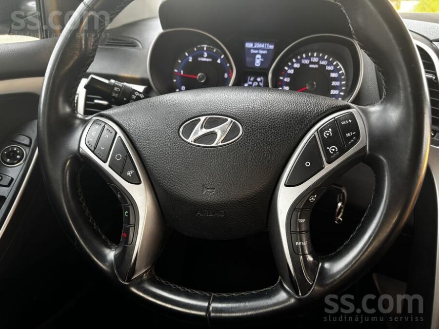 Hyundai i30 2012 in Riga, with an engine capacity of 1.60 L and mileage of 257 thousand km for 4100 €, photo 9 on AUTOMOTO.COM.LV