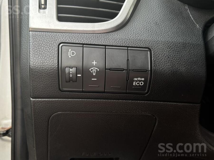 Hyundai i30 2012 in Riga, with an engine capacity of 1.60 L and mileage of 257 thousand km for 4100 €, photo 12 on AUTOMOTO.COM.LV