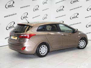 Hyundai i30 2012 in Vilnius, with an engine capacity of 1.40 L and mileage of 326 thousand km for 2900 €, photo 4 on AUTOMOTO.COM.LV