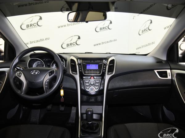 Hyundai i30 2012 in Vilnius, with an engine capacity of 1.40 L and mileage of 326 thousand km for 2900 €, photo 5 on AUTOMOTO.COM.LV