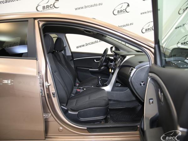 Hyundai i30 2012 in Vilnius, with an engine capacity of 1.40 L and mileage of 326 thousand km for 2900 €, photo 6 on AUTOMOTO.COM.LV