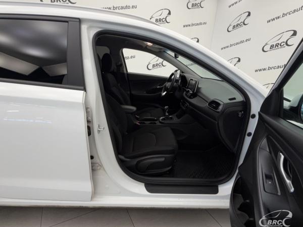Hyundai i30 2018 in Vilnius, with an engine capacity of 1.35 L and mileage of 125 thousand km for 9500 €, photo 4 on AUTOMOTO.COM.LV