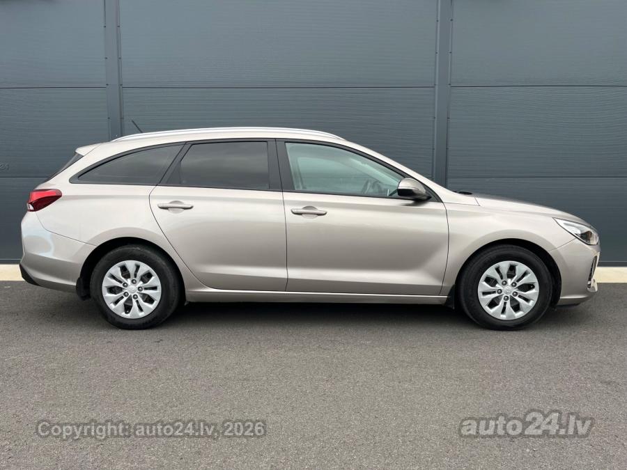 Hyundai i30 2018 in Kuressaare, with an engine capacity of 1.40 L and mileage of 97 thousand km for 9990 €, photo 8 on AUTOMOTO.COM.LV