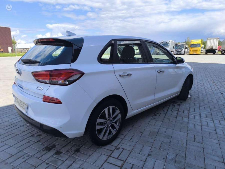 Balts Hyundai i30 2017 Tauragė, ar dzinēja tilpumu 1.58 L un nobraukumu 220 tūkst. km par 6300 €, foto 4 vietnē AUTOMOTO.COM.LV