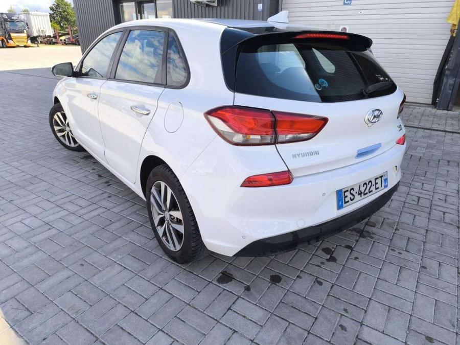 Balts Hyundai i30 2017 Tauragė, ar dzinēja tilpumu 1.58 L un nobraukumu 220 tūkst. km par 6300 €, foto 5 vietnē AUTOMOTO.COM.LV