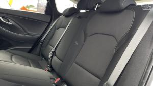 White Hyundai i30 2019 in Marijampole, with an engine capacity of 1.60 L and mileage of 119 thousand km for 8650 €, photo 27 on AUTOMOTO.COM.LV