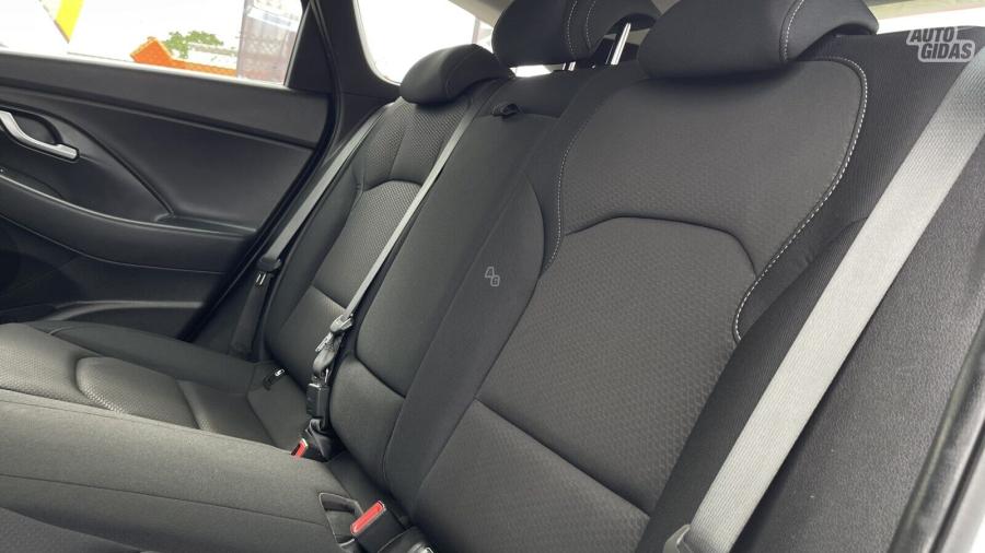 White Hyundai i30 2019 in Marijampole, with an engine capacity of 1.60 L and mileage of 119 thousand km for 8650 €, photo 27 on AUTOMOTO.COM.LV