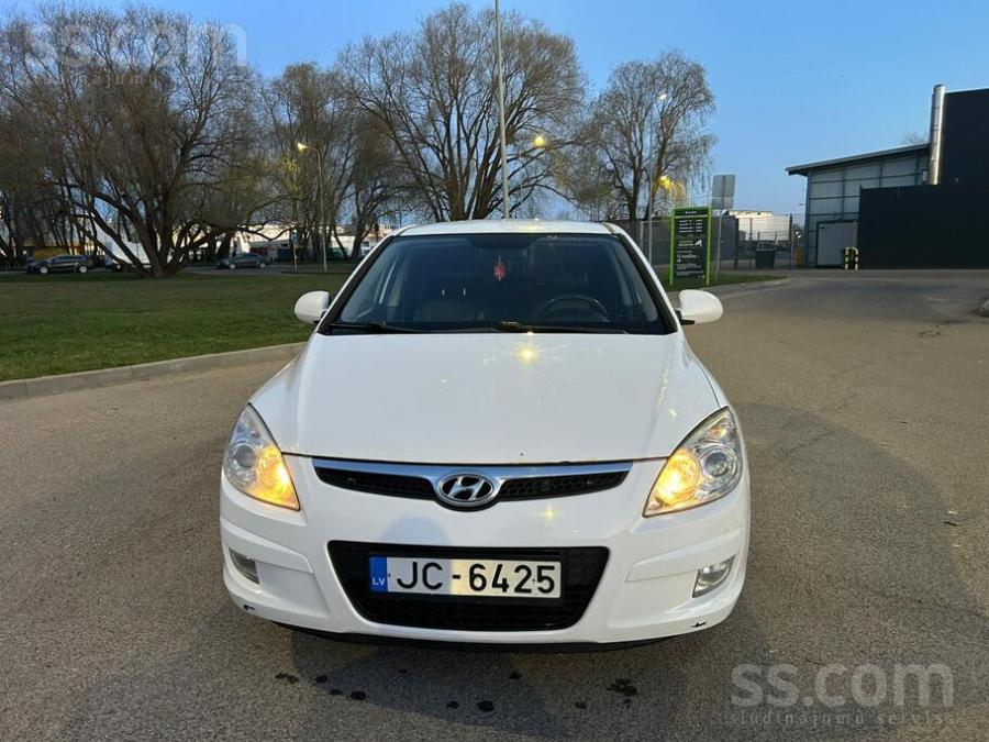 Balts Hyundai i30 2008 Rīga, ar dzinēja tilpumu 1.60 L un nobraukumu 421 tūkst. km par 1300 €, foto 3 vietnē AUTOMOTO.COM.LV