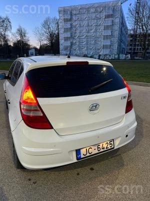 Balts Hyundai i30 2008 Rīga, ar dzinēja tilpumu 1.60 L un nobraukumu 421 tūkst. km par 1300 €, foto 5 vietnē AUTOMOTO.COM.LV