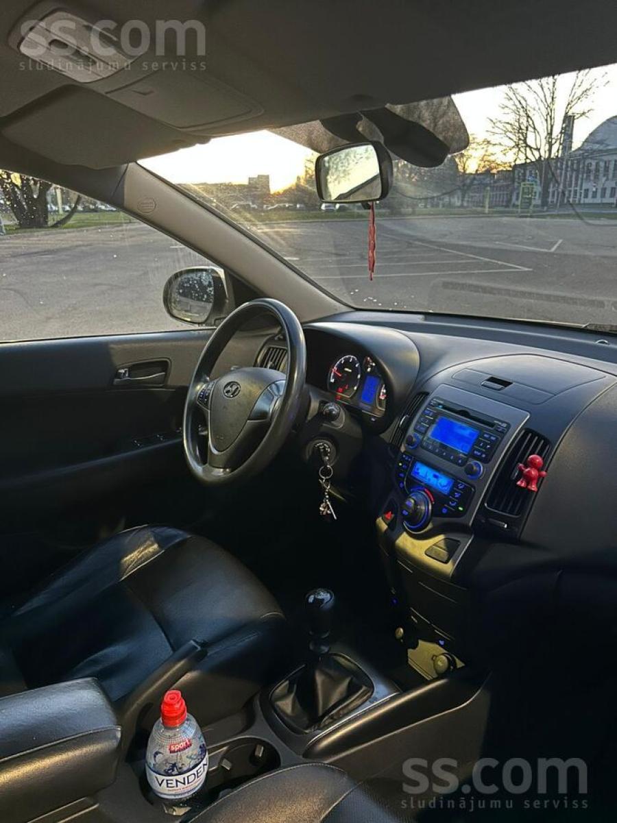 Balts Hyundai i30 2008 Rīga, ar dzinēja tilpumu 1.60 L un nobraukumu 421 tūkst. km par 1300 €, foto 7 vietnē AUTOMOTO.COM.LV